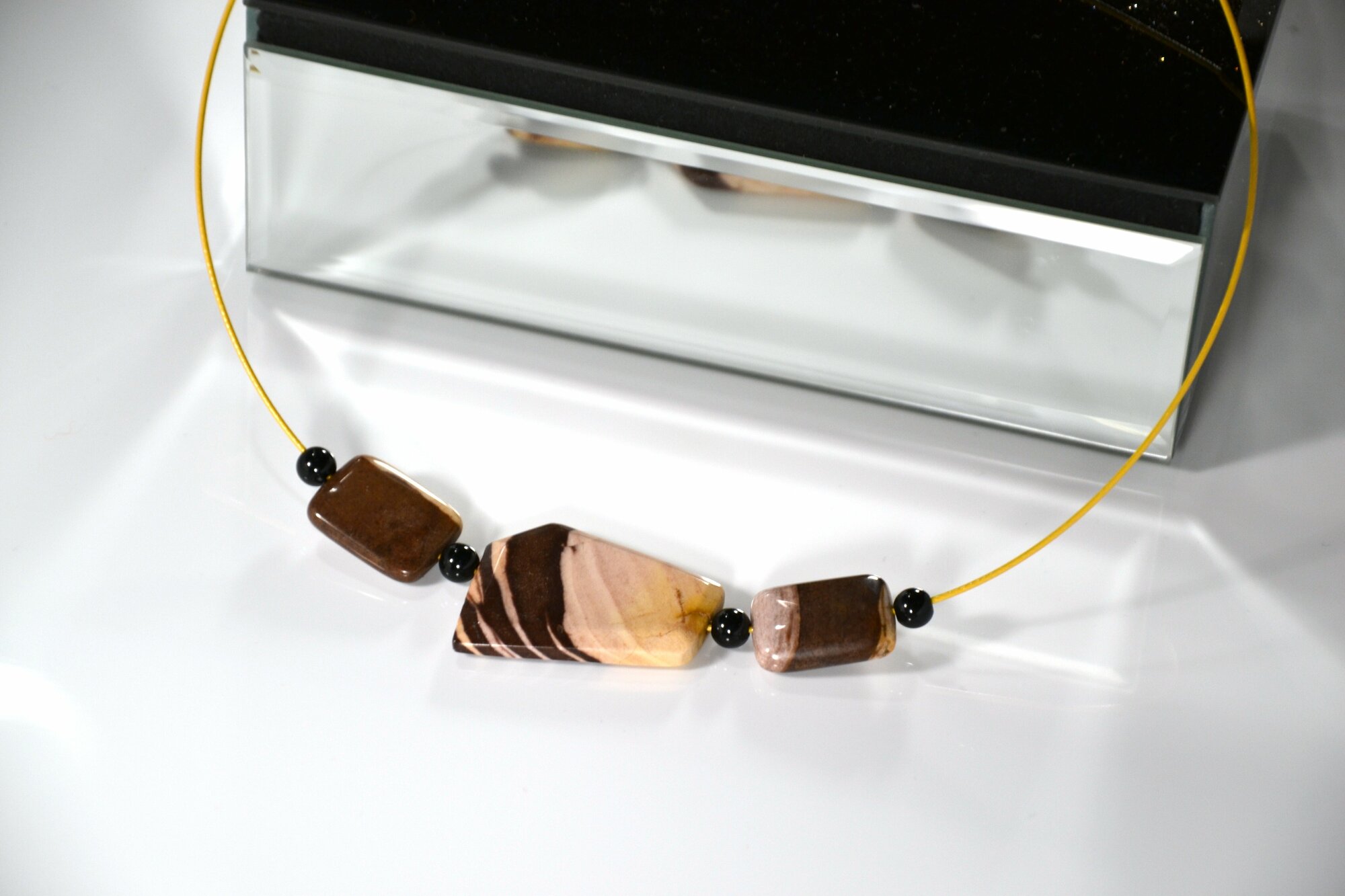 Колье, яшма