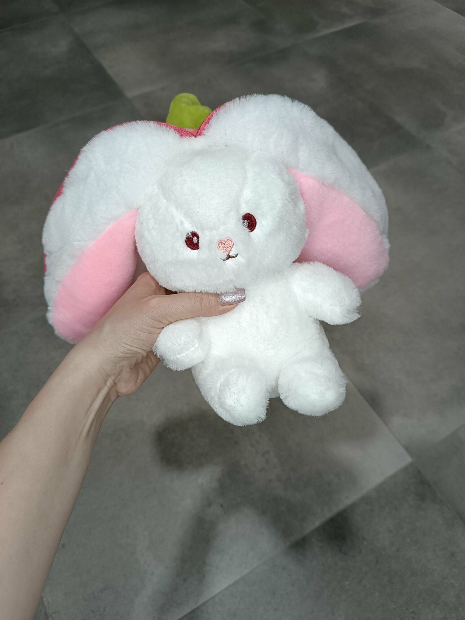 Зайчик в клубнике мягкая игрушка 20см.