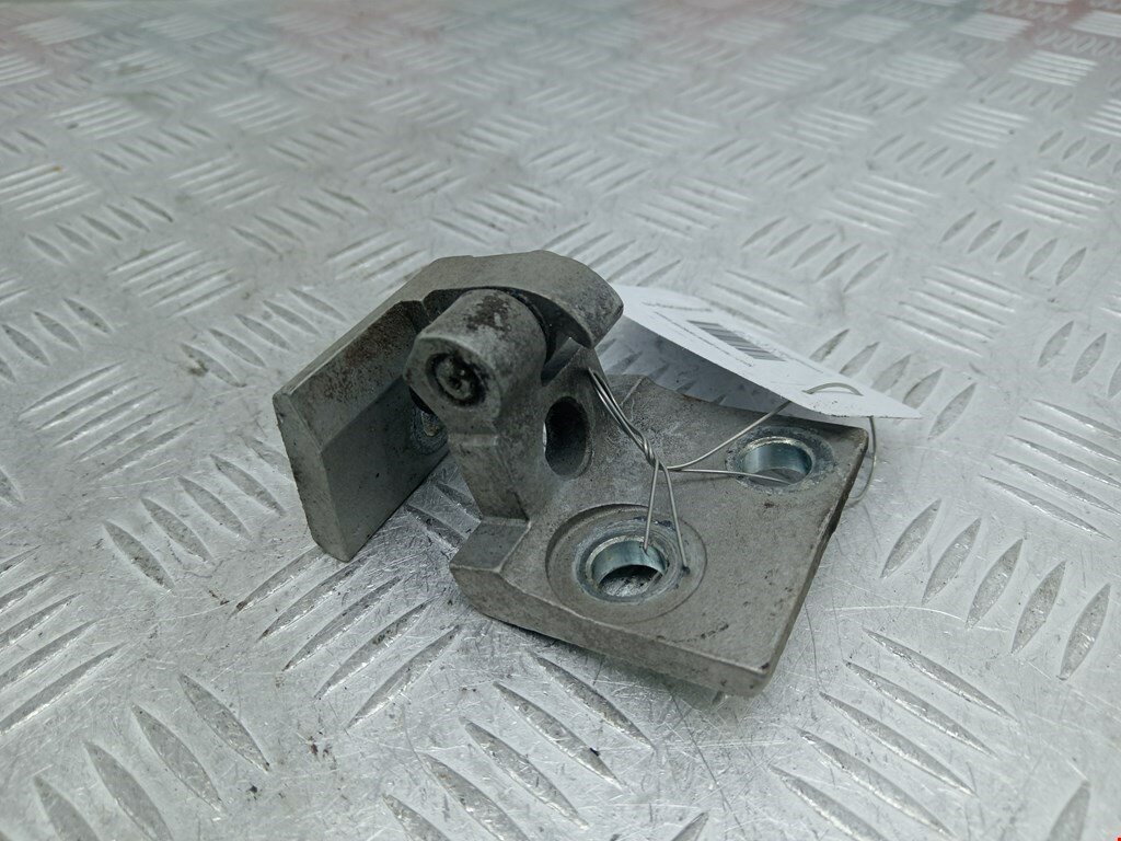 Петля двери передней правой Volkswagen Golf 3 1H0831404 арт. 2059029