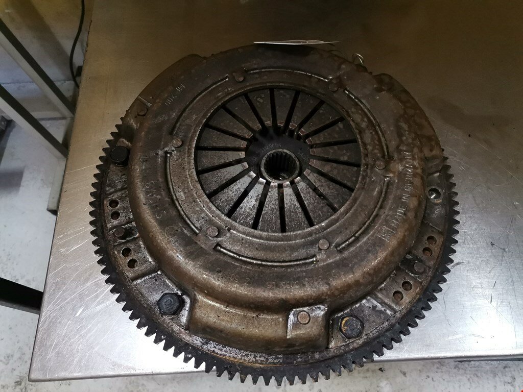 Маховик (демпфер сцепления) Mazda 323 BJ B69N11500 арт. 1687229