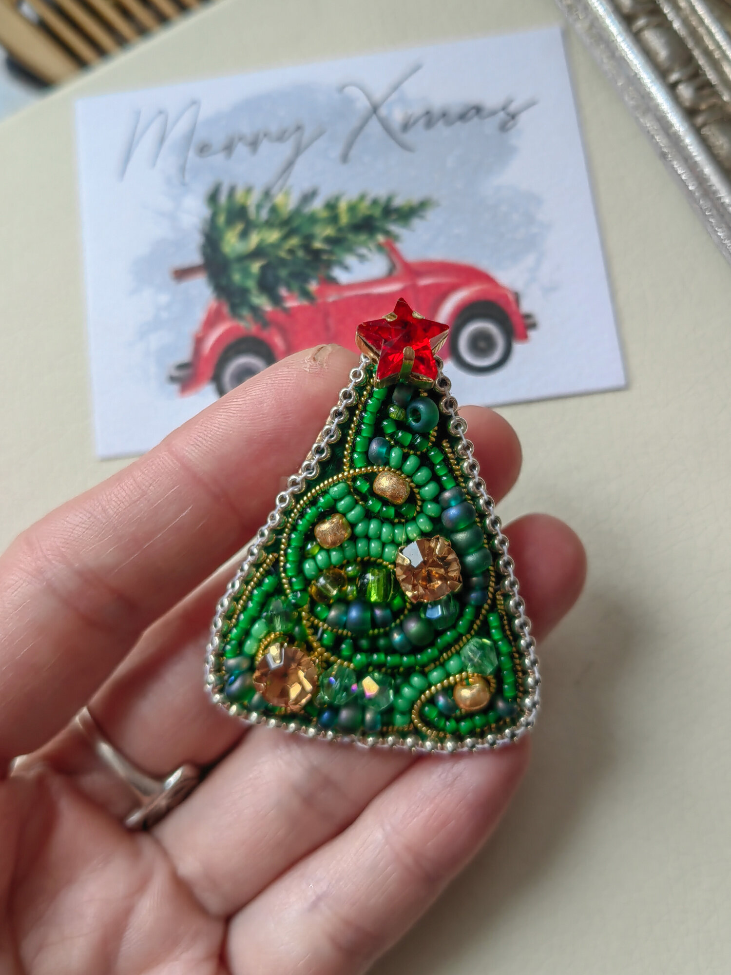 Брошь, стекло, бисер, стразы, кристалл