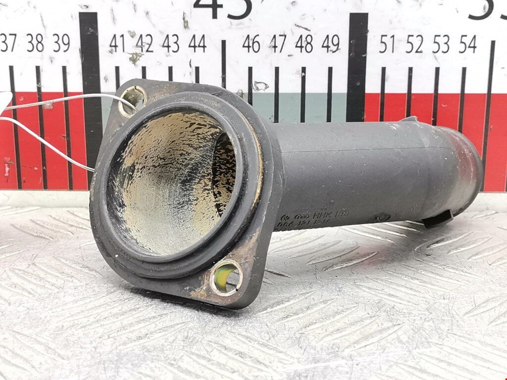 Корпус термостата Audi A3 8L 06A121121C арт. 2132619