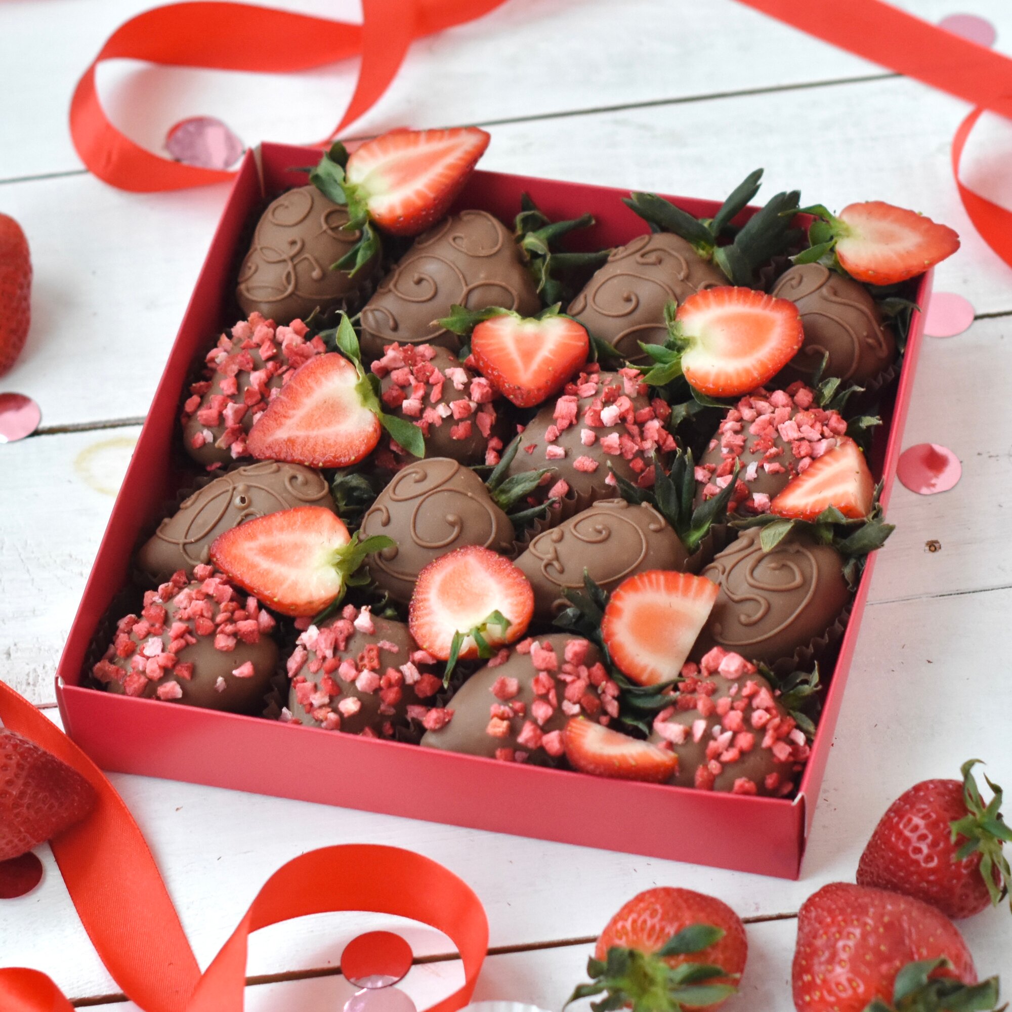 Набор клубники в шоколаде «Любимой», 16-25 шт сладкий комплимент, подарок девушке