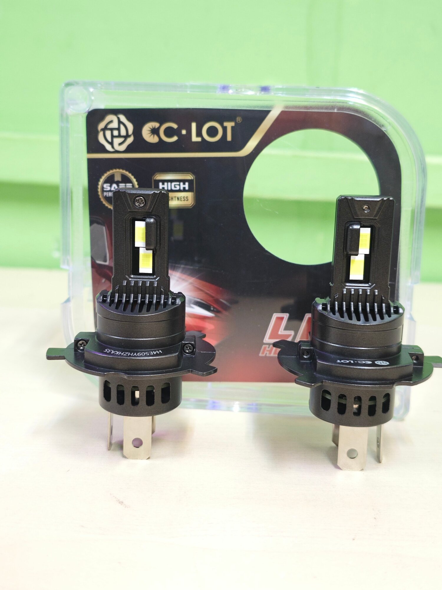 Автомобильные лампы светодиодные цоколь H4 / H19 с обманкой Can-Bus LED, свет ближний/дальний 12V-24V (Комплект)