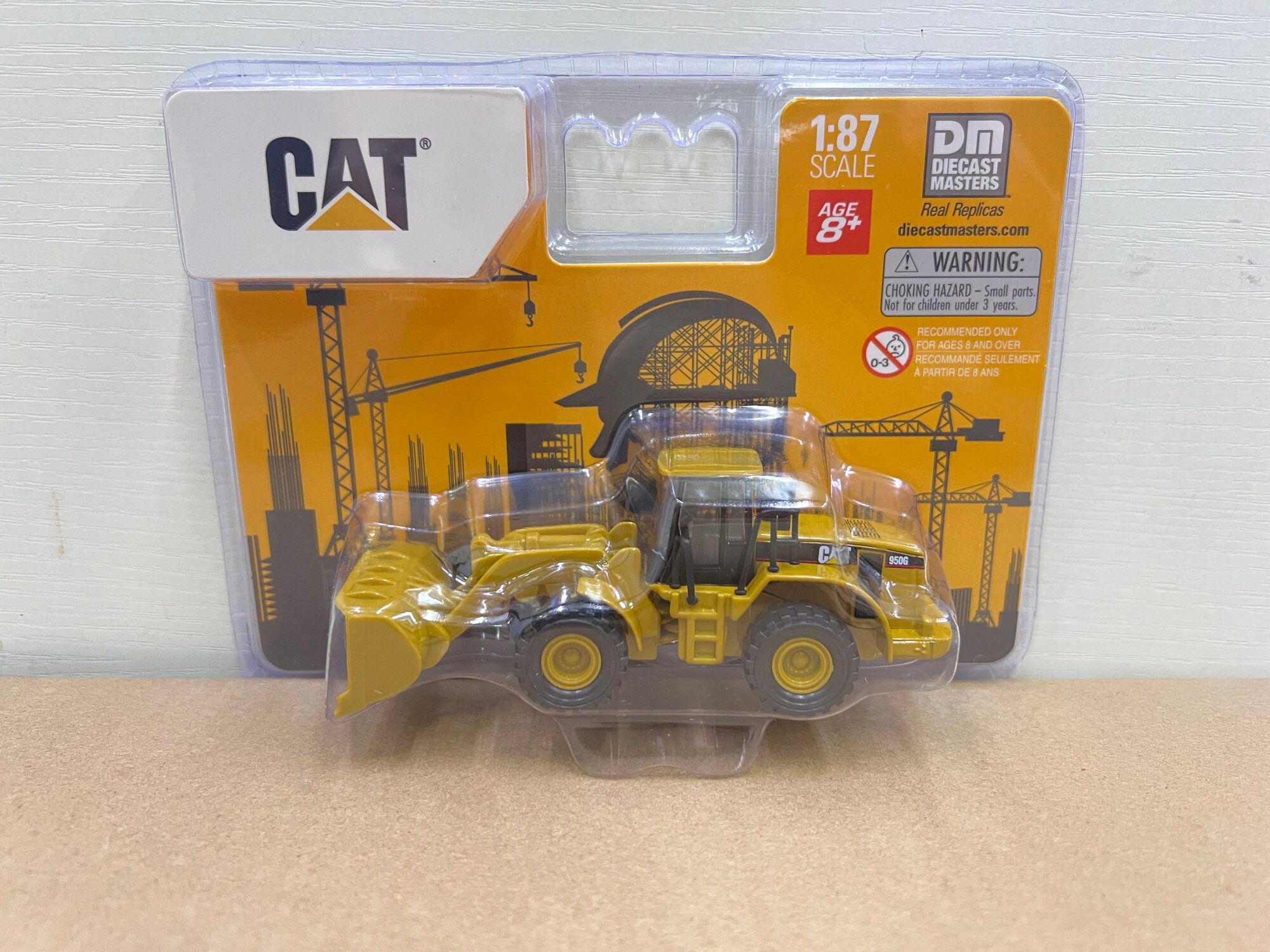 DM 84402 Весовой колесный погрузчик CAT серии 950G, II поколения, модель (масштаб 1:87)