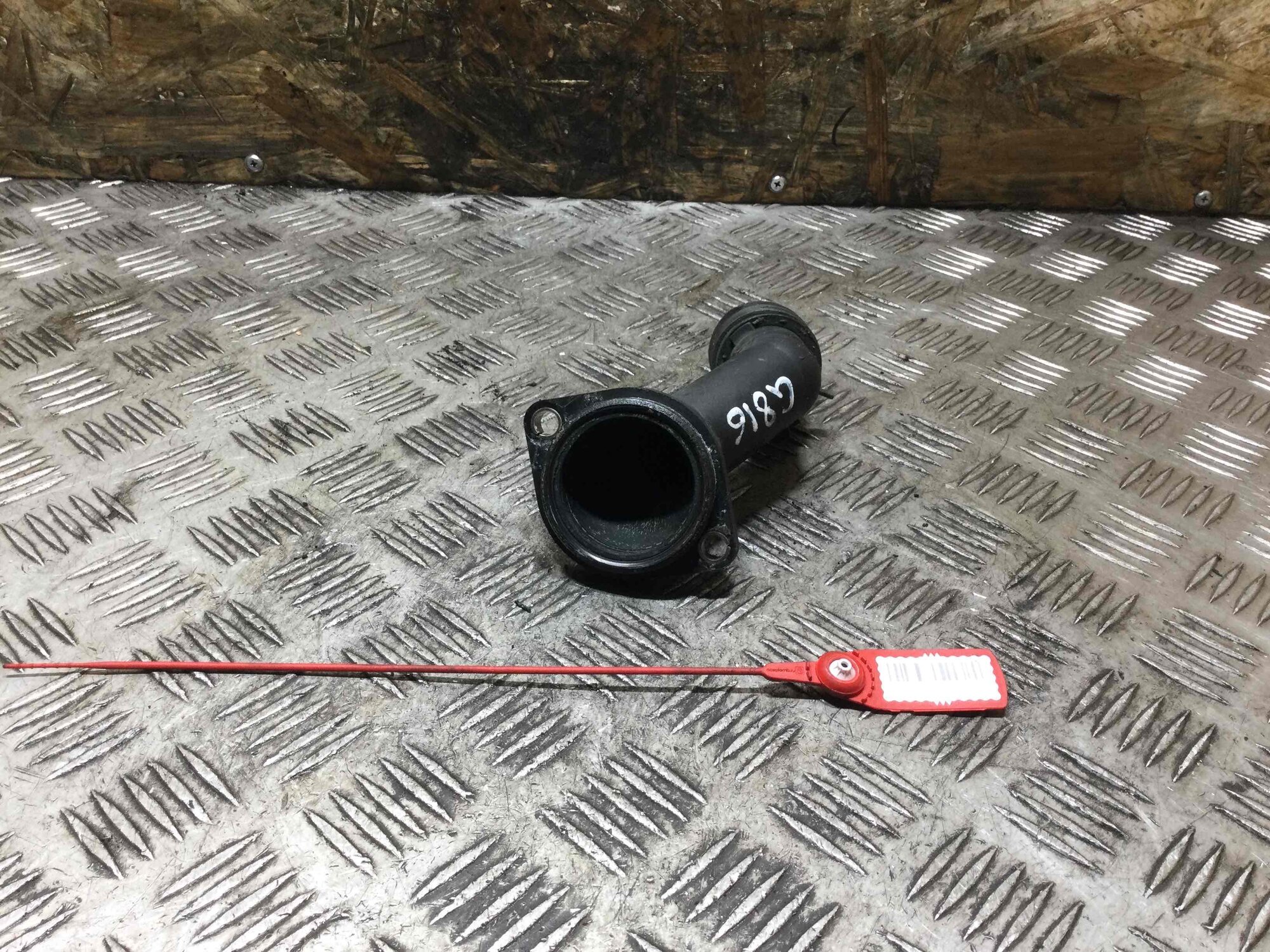 Б/У Фланец (тройник) системы охлаждения Volkswagen Golf 4 поколение (1997-2004) 2000 г.