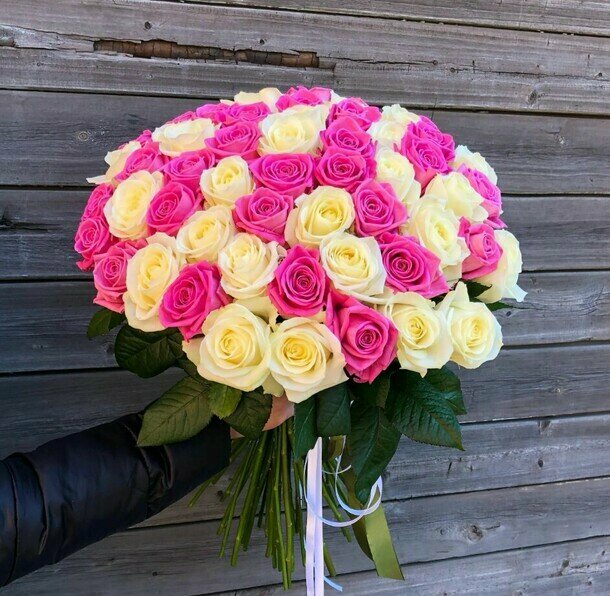 Букет Well Flowers, круглая форма, 51 цветок, размер XL, свежий букет цветов