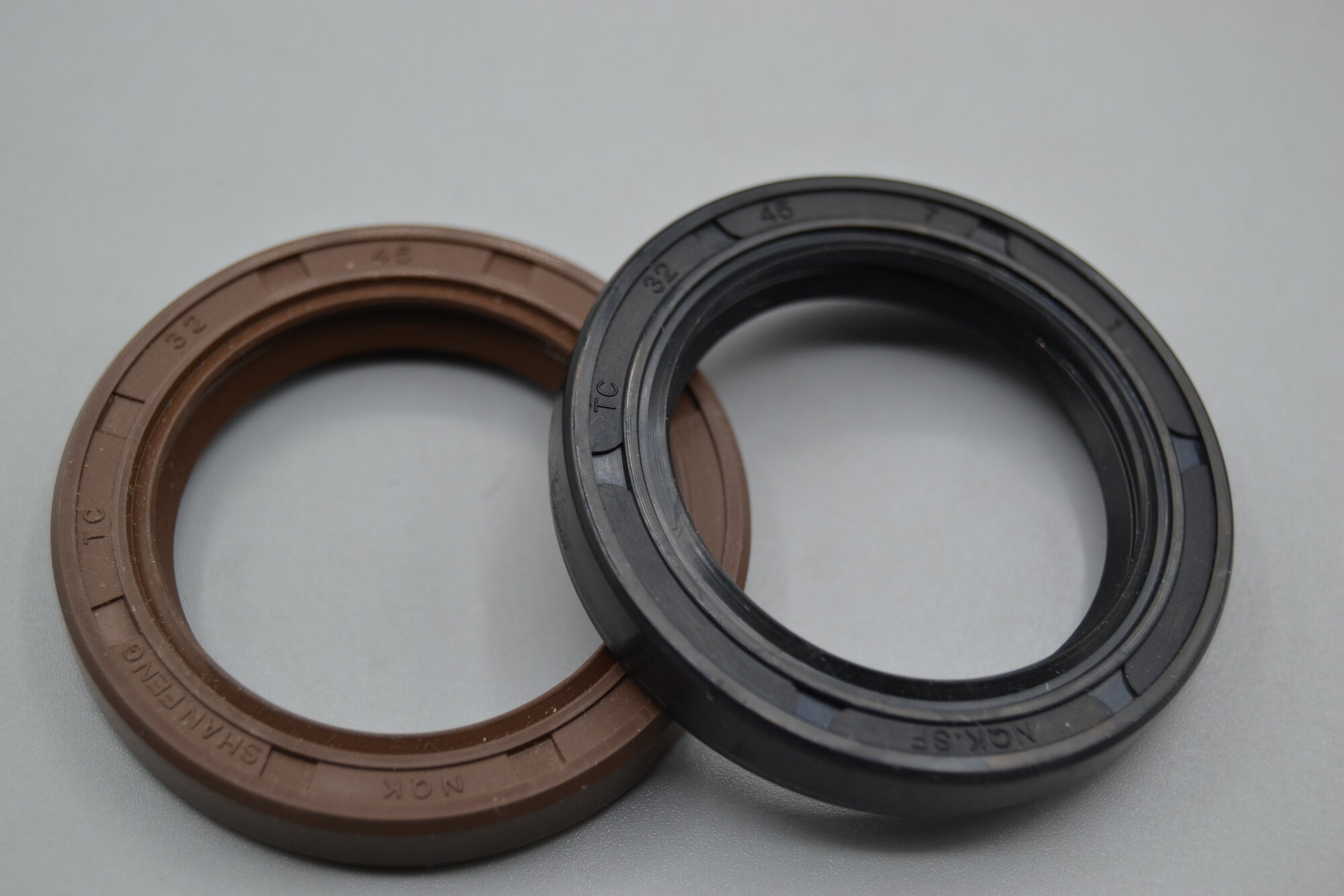 Манжеты сальники 32x45x7 (2 шт)