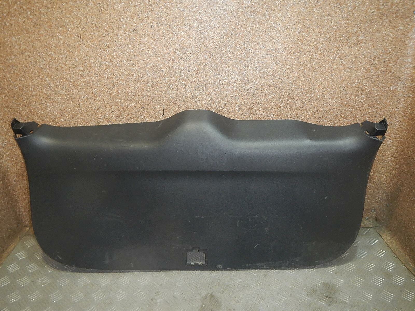 Б/У Обшивка двери багажника, Mitsubishi (Митсубиси)-OUTLANDER (12-) MITSUBISHI OUTLANDER (12-) Нижняя. Царапины. 411482 M...