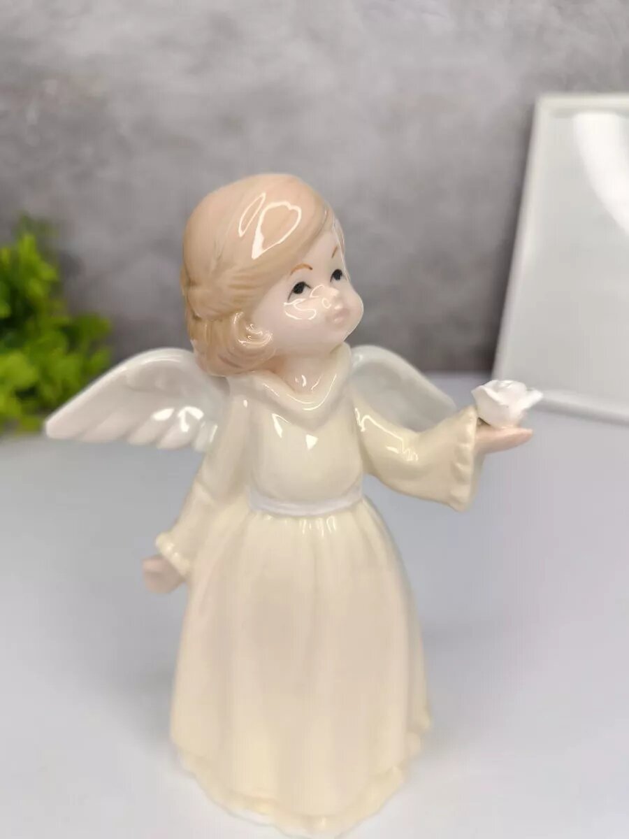 Фигурка Малышка ангелочек