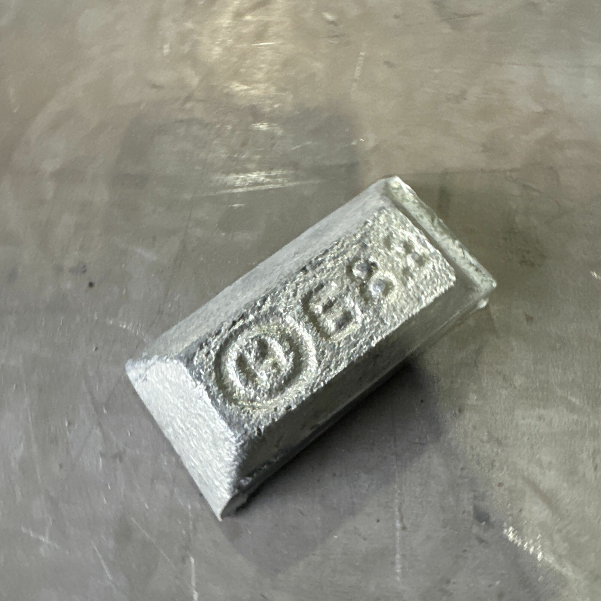 880гр баббит Б83 чушка колотая шоколадка бабит б83