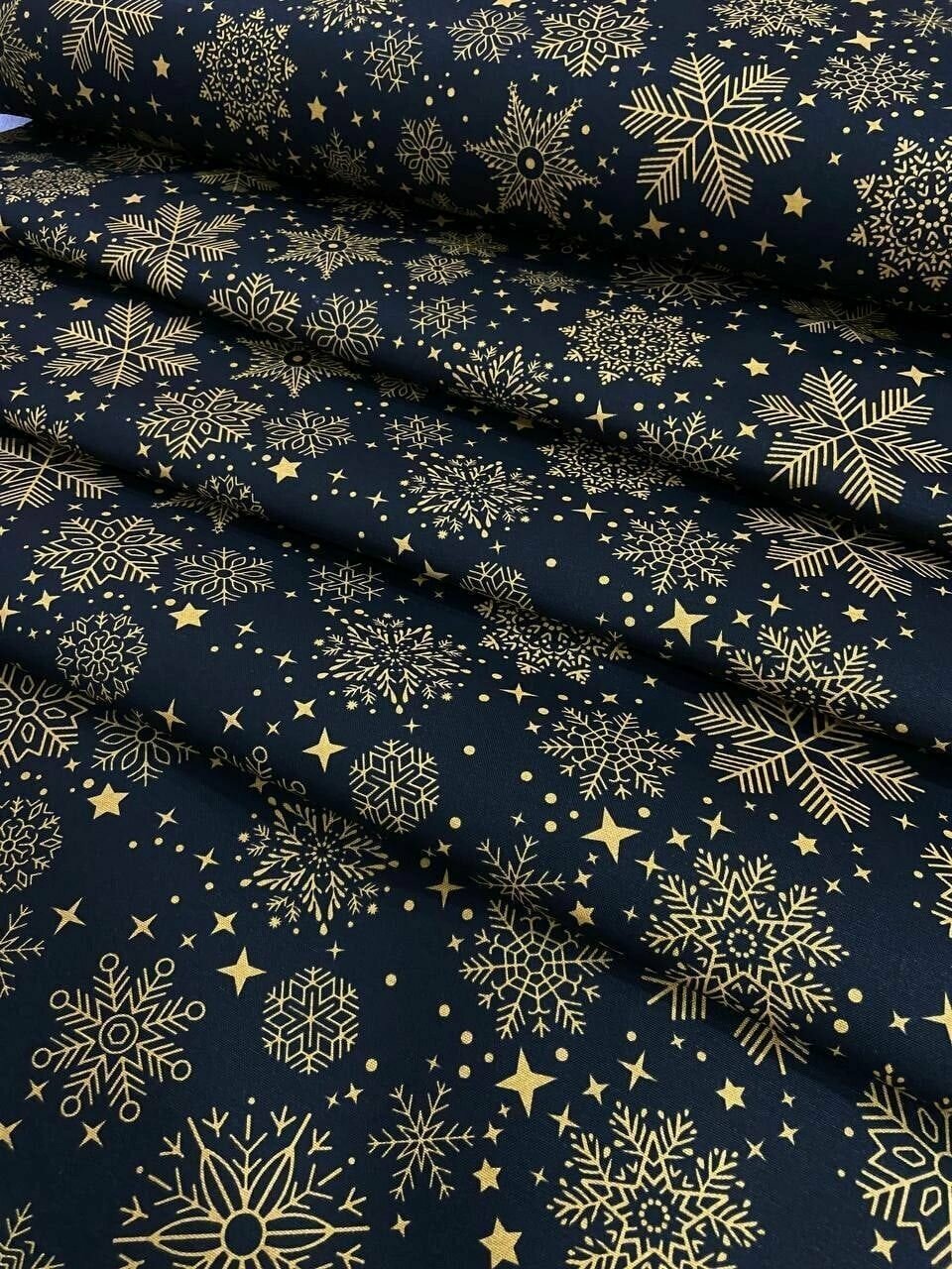 Ткань Дак (DUCK, Панама). 65% хлопок, 35% полиэстер. Снежинки на чёрном . 200х180см