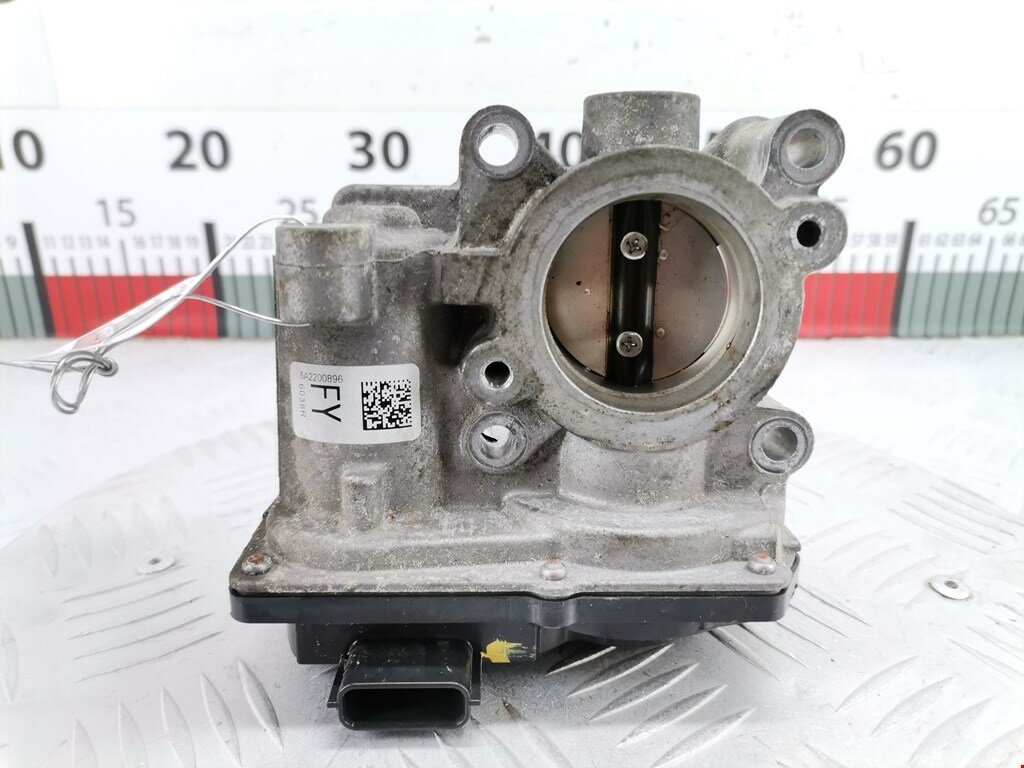 Заслонка дроссельная Renault Sandero 2 161206038R арт. 1627668