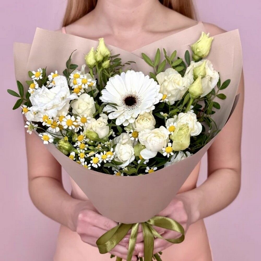 Цветы живые букет из кустовых роз, герберы, ромашек и эустомы в упаковке с лентой "Линиум" Flor2u