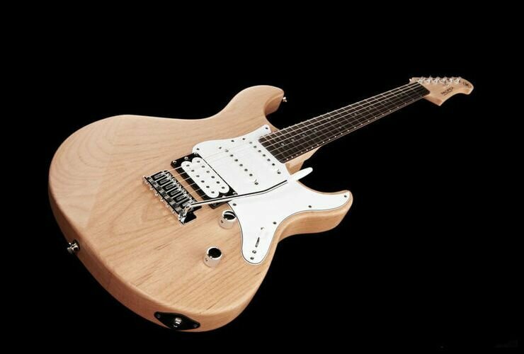 YAMAHA PACIFICA112V YNS - электрогитара, SSH, цвет натуральный.