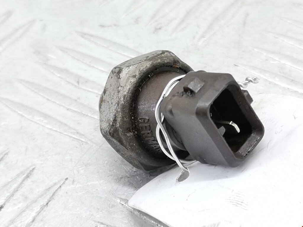 Датчик давления масла BMW 3-Series (E90/E91/E92/E93) 12618611273 арт. 1962343