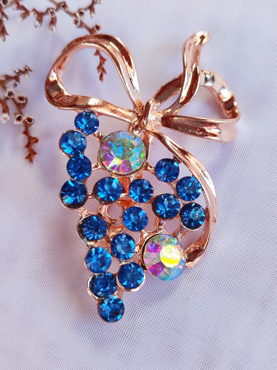 Брошь, стразы