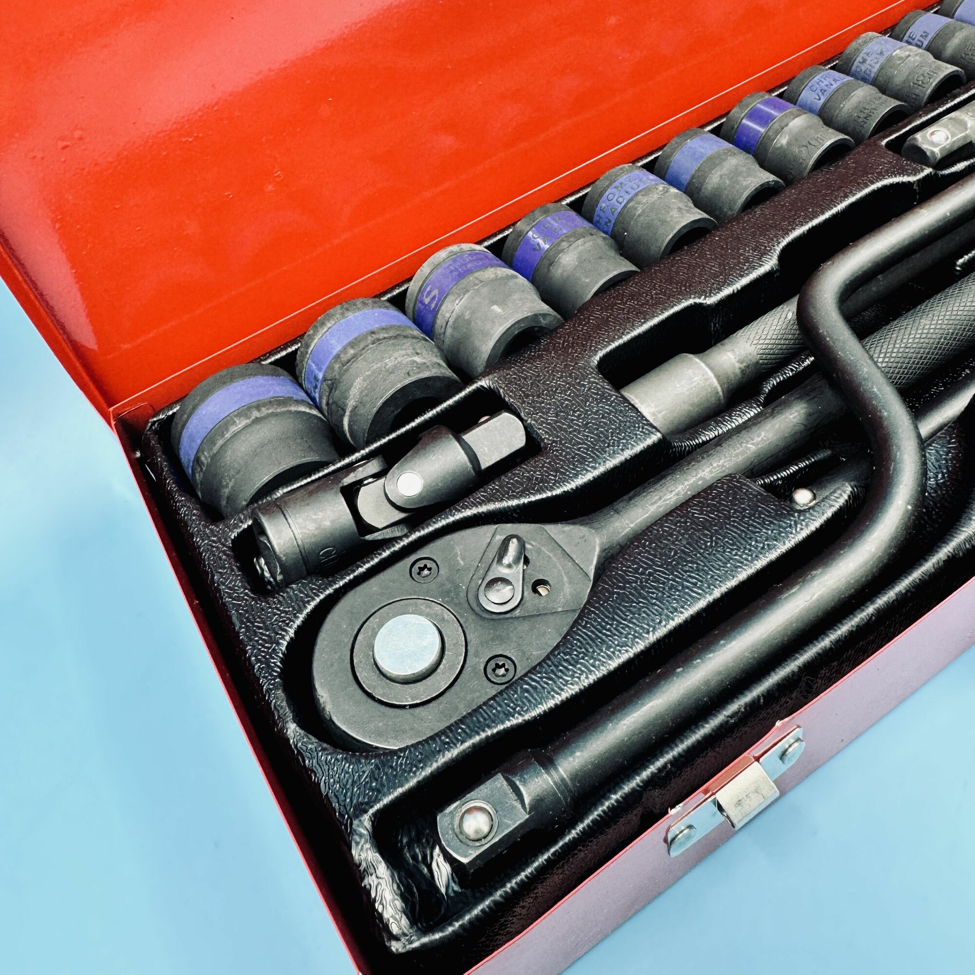 Набор ударных торцевых головок 1/2" на 24 предмета с трещоткой, воротком и карданом для гайковёрта