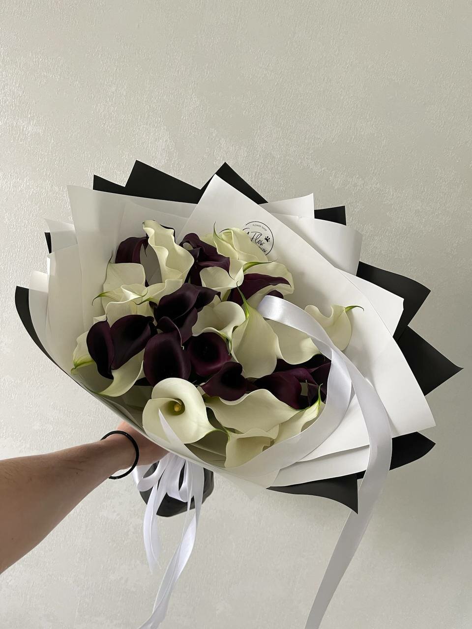 Премиум букет из белых и черных калл, премиум цветы, шикарный, красивый букет цветов, каллы.