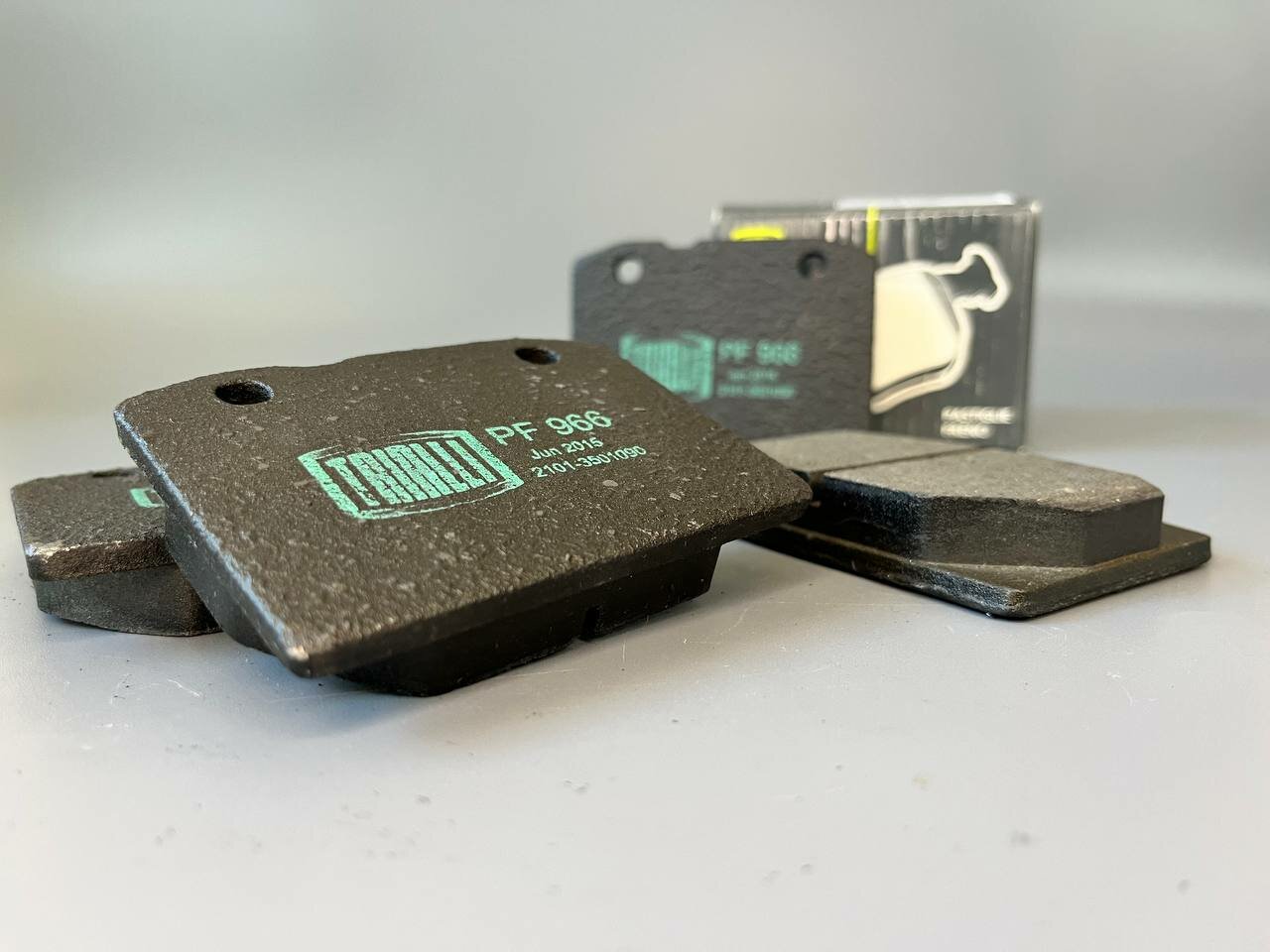 Дисковые тормозные колодки передние TRIALLI PF966 для LADA 2101, LADA 2107, LADA 4x4, Fiat Linea (4 шт.)