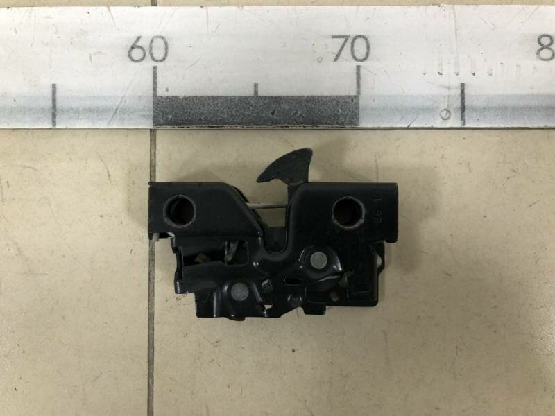 Замок капота Volkswagen Polo Sed RUS 2011 кат.номер: 5U0823509D