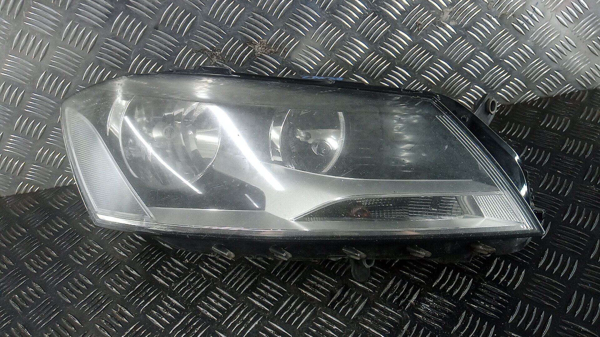 Фара правая VOLKSWAGEN PASSAT B7, Номер 3AC941006