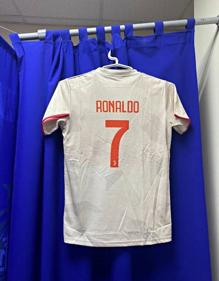 РОНАЛЬДО Ювентус размер 30 (на 15-16 лет) форма (майка + шорты) футбольного клуба JUVENTUS (Италия) №7 RONALDO бежевая