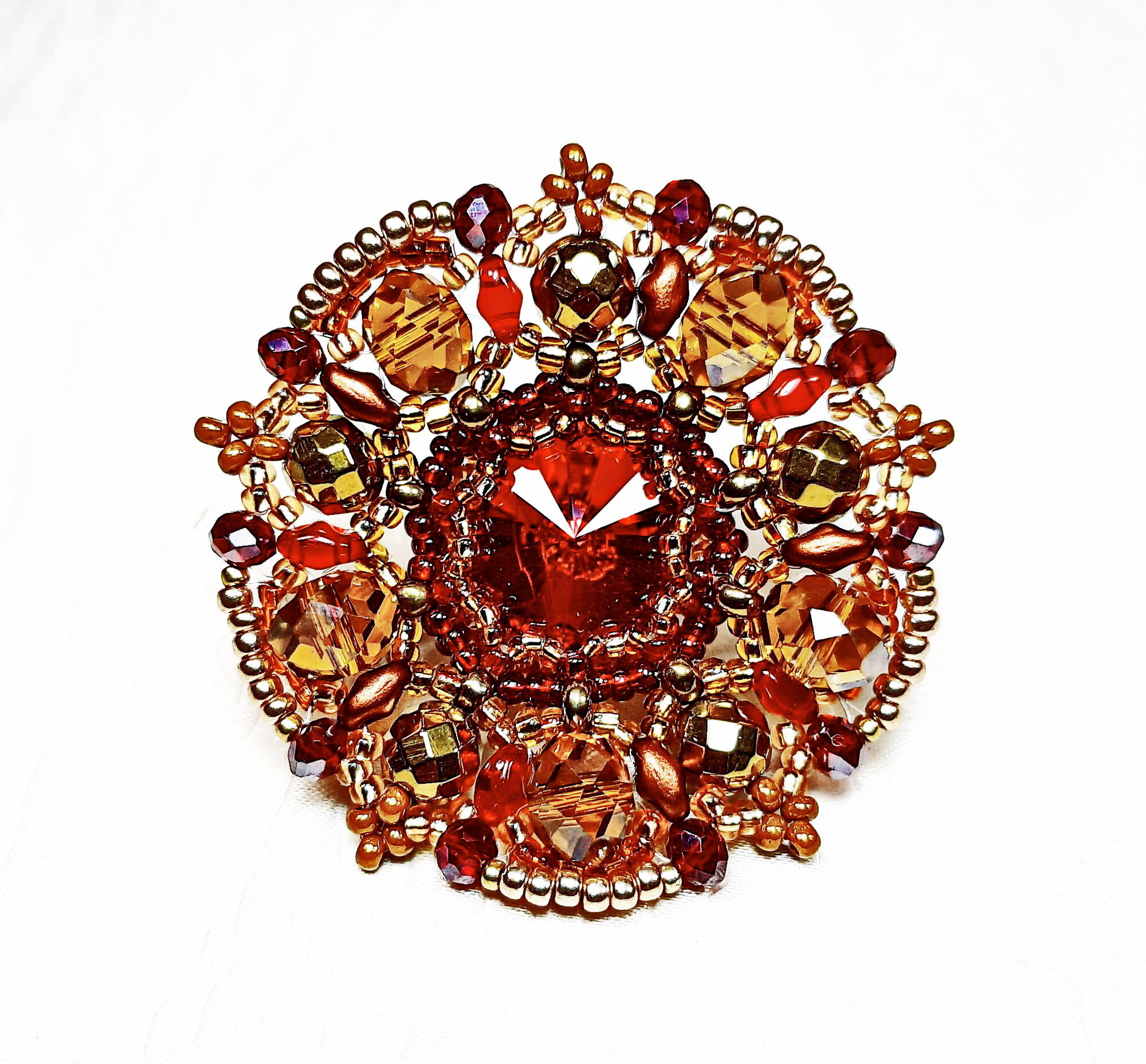 Брошь, искусственный камень, горный хрусталь, бисер