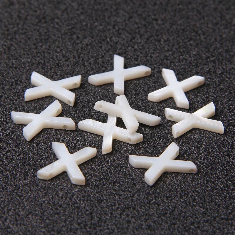 Перламутровые бусины-буквы Vinswet Белый, 2 pieces, X 11x12mm