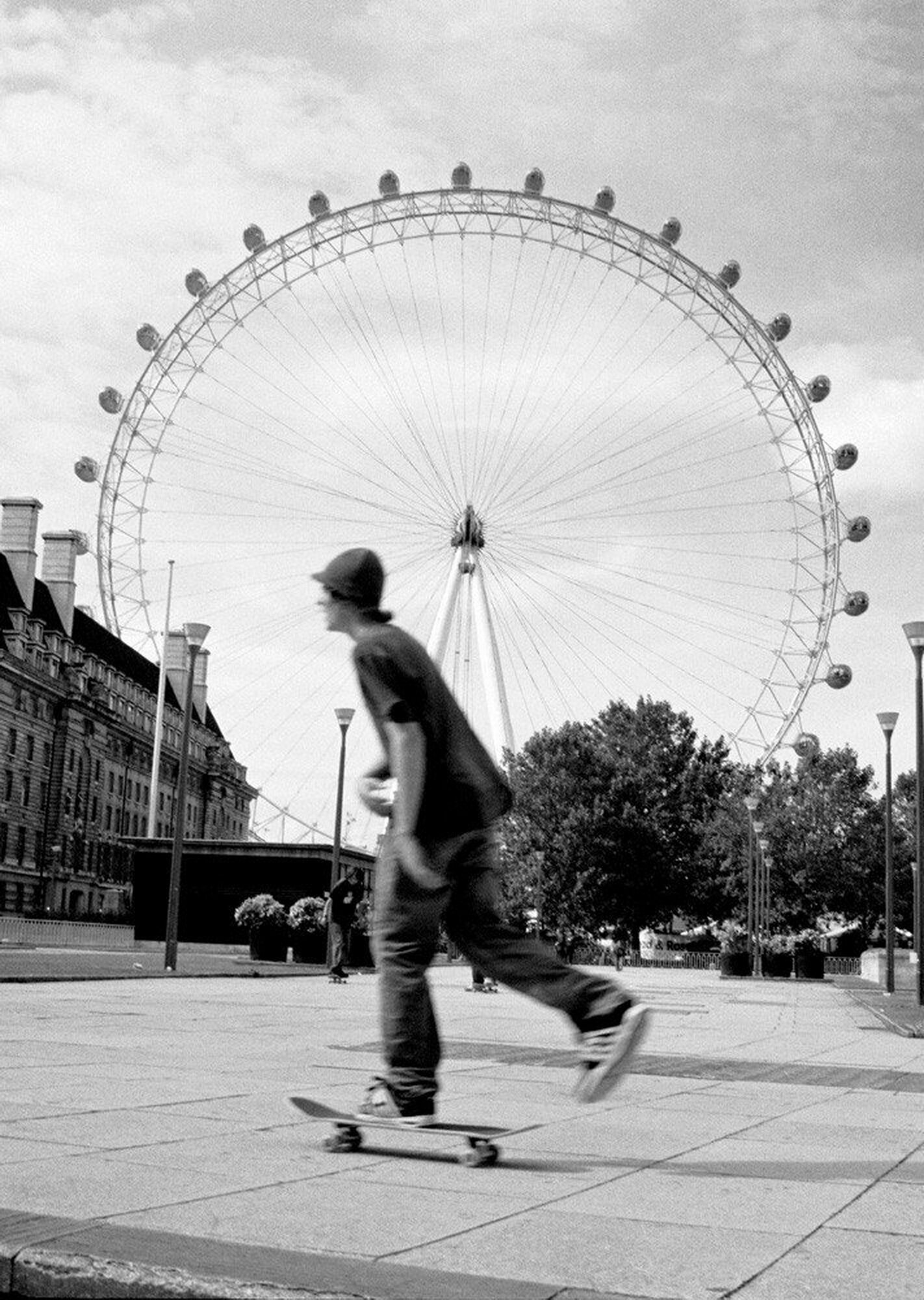 Плакат, постер скейтбордист и London Eye на холсте, размер 60х84см