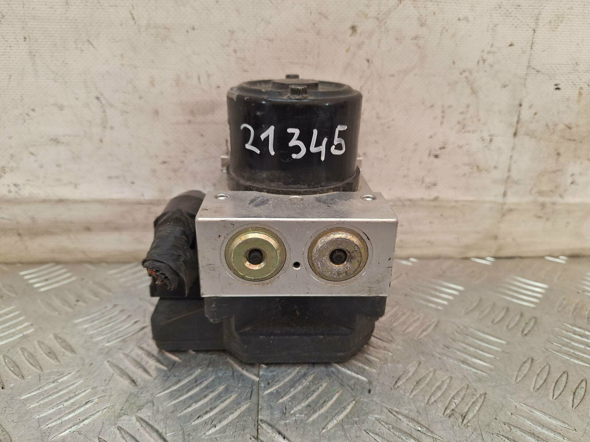 Блок ABS Kia Carens рест. 2004 0K2FD437A0