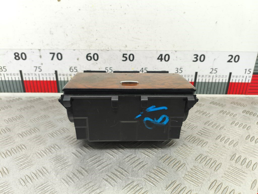 Подстаканник Jaguar XF (X250) 8X2354045C22A арт. 2262041