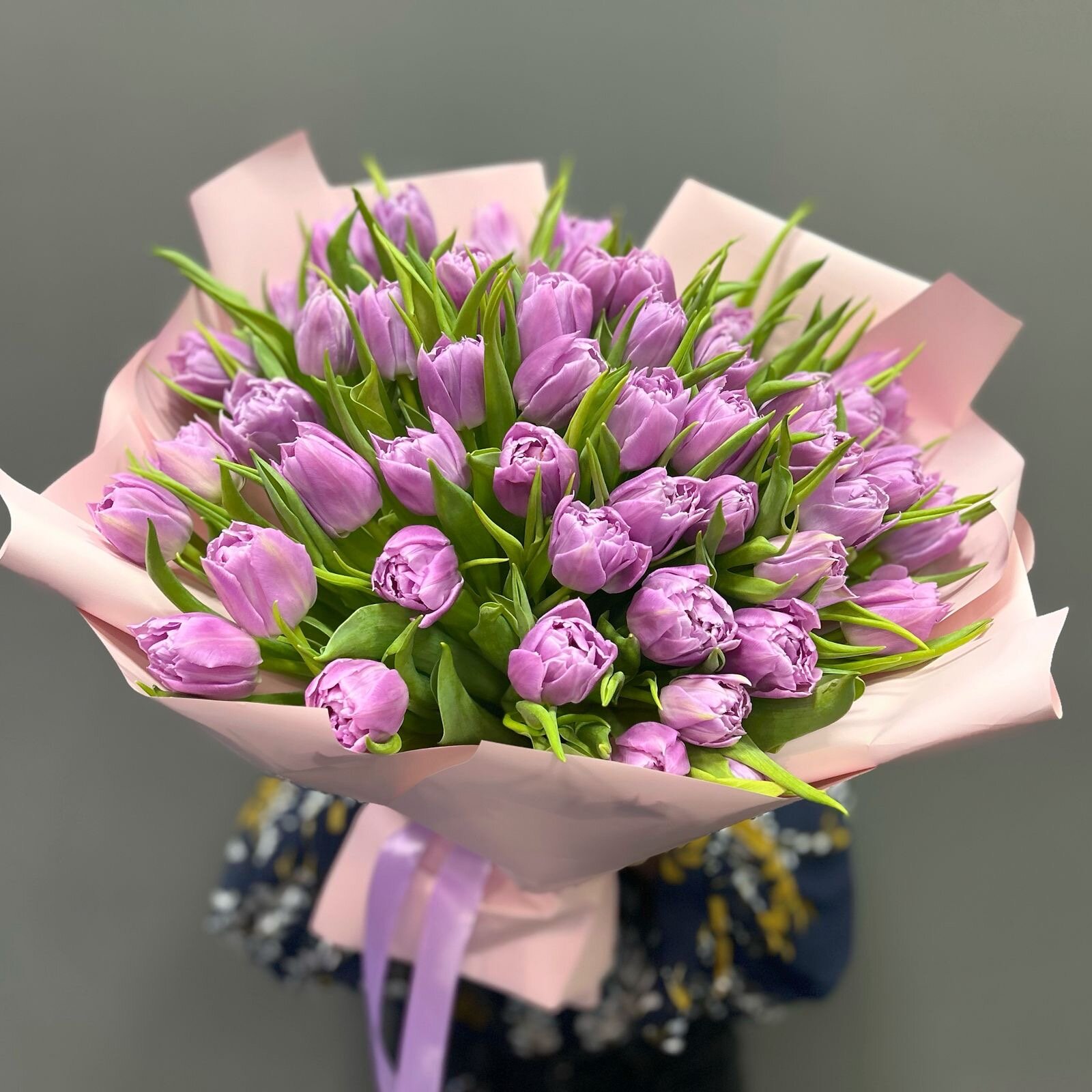 Монобукет ФЛАВЕЛЬ "Дабл Прайс", тюльпаны, двухцветная упаковка, 49шт