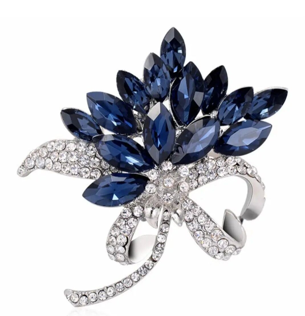 Брошь, стразы