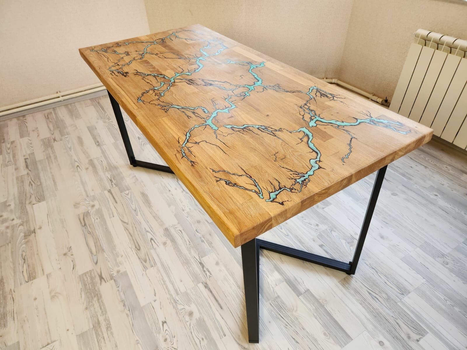 Обеденный стол 150 дуб и зелёные молнии