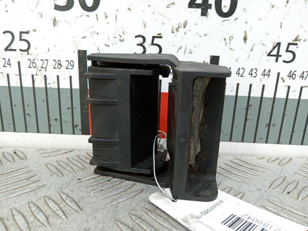 Кронштейн (крепление) радиатора Land Rover Range Rover 3 PCU000070 арт. 2189042