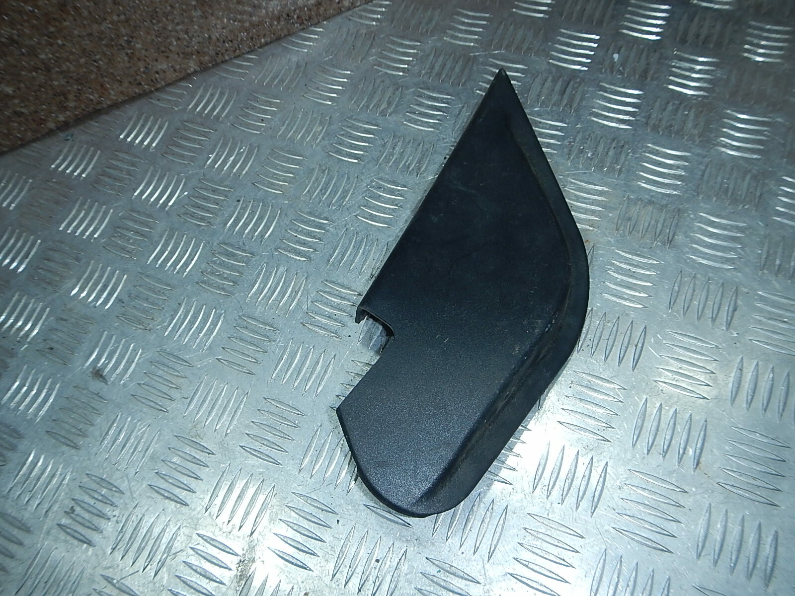 Б/У Уголок двери передней левой (внутренний), Nissan (Ниссан)-QUASHQAI (07-) NISSAN QUASHQAI (07-) сломана 1 направляюща...