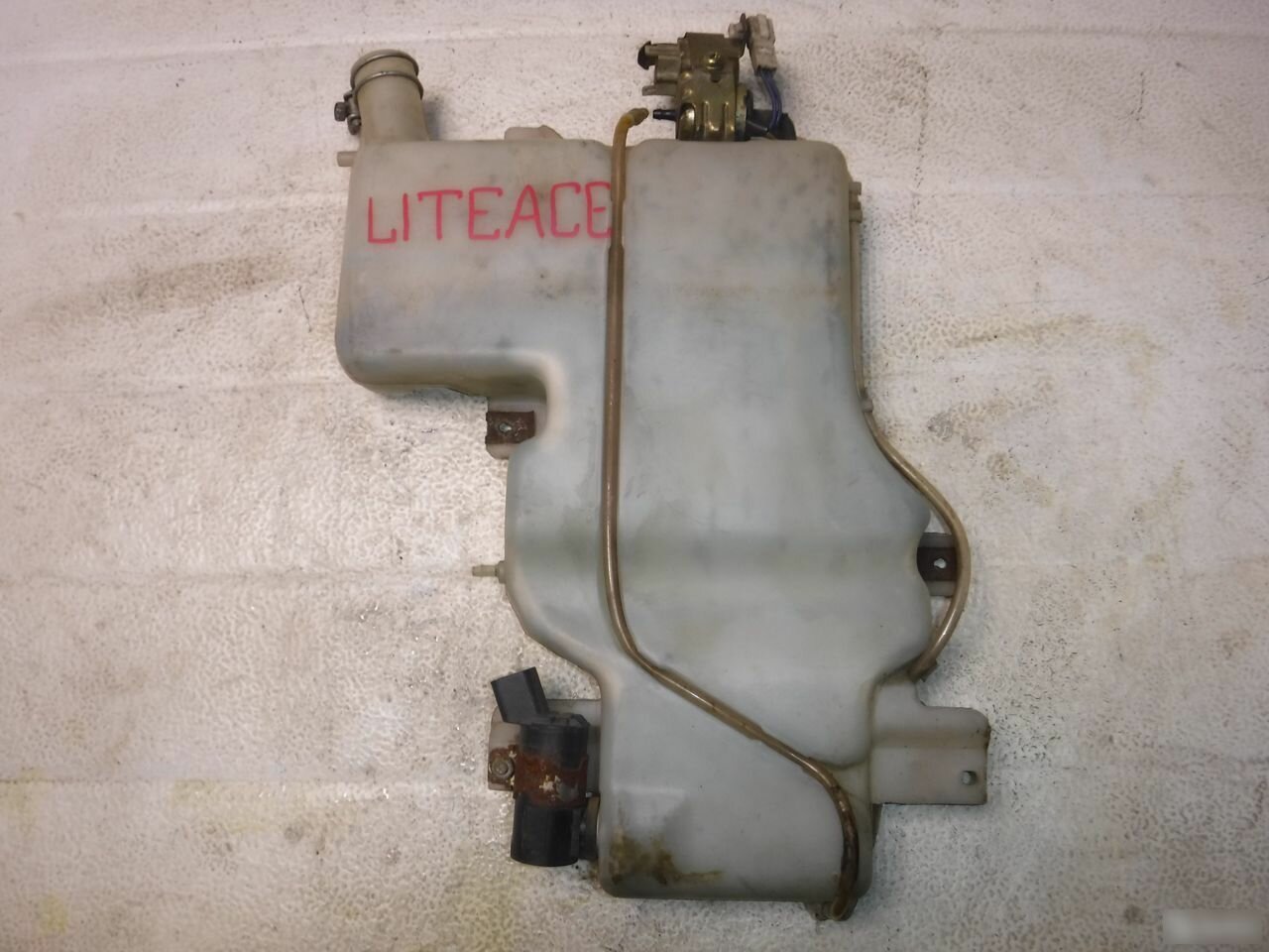 Бачок омывателя лобового стекла Toyota Lite Ace IV (1992—1996) 860141-226