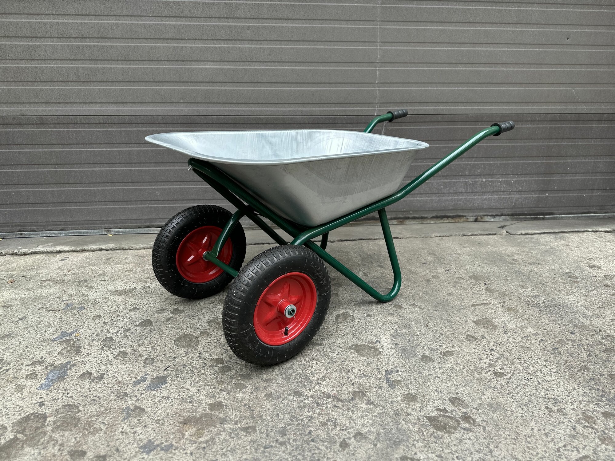 Тачка строительная двухколесная усиленная NORD 4-11 (110л/200кг), на пневмо колесах 3.25-8 (360мм)