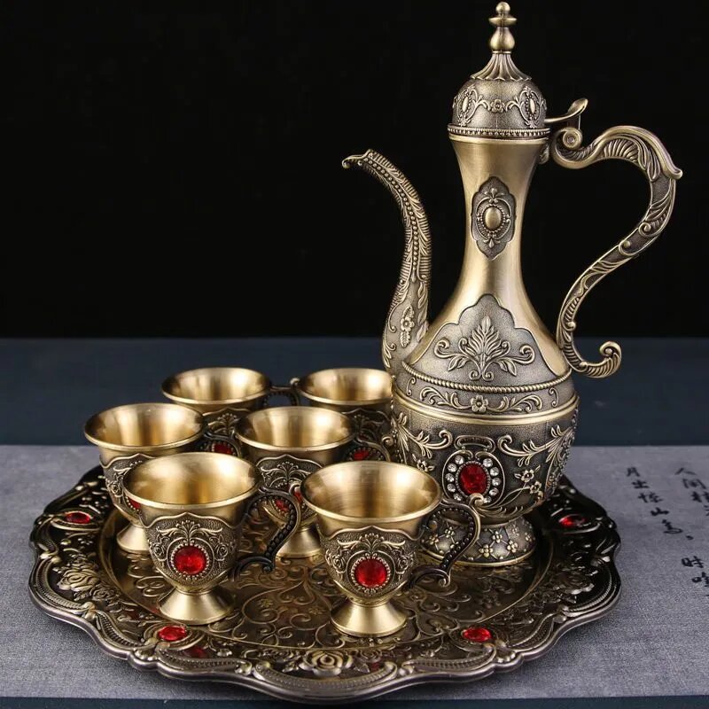 Кувшин в восточном стиле с красными камнями и золотистой отделкой, комплект с подносом и чашками