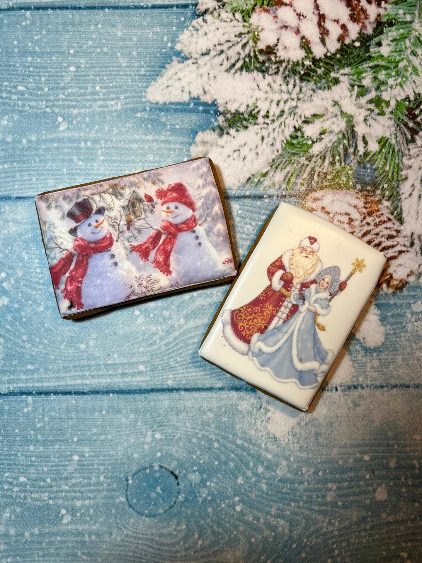Пряники открытки. Новый год. Снеговик, Дед мороз и снегурочка.