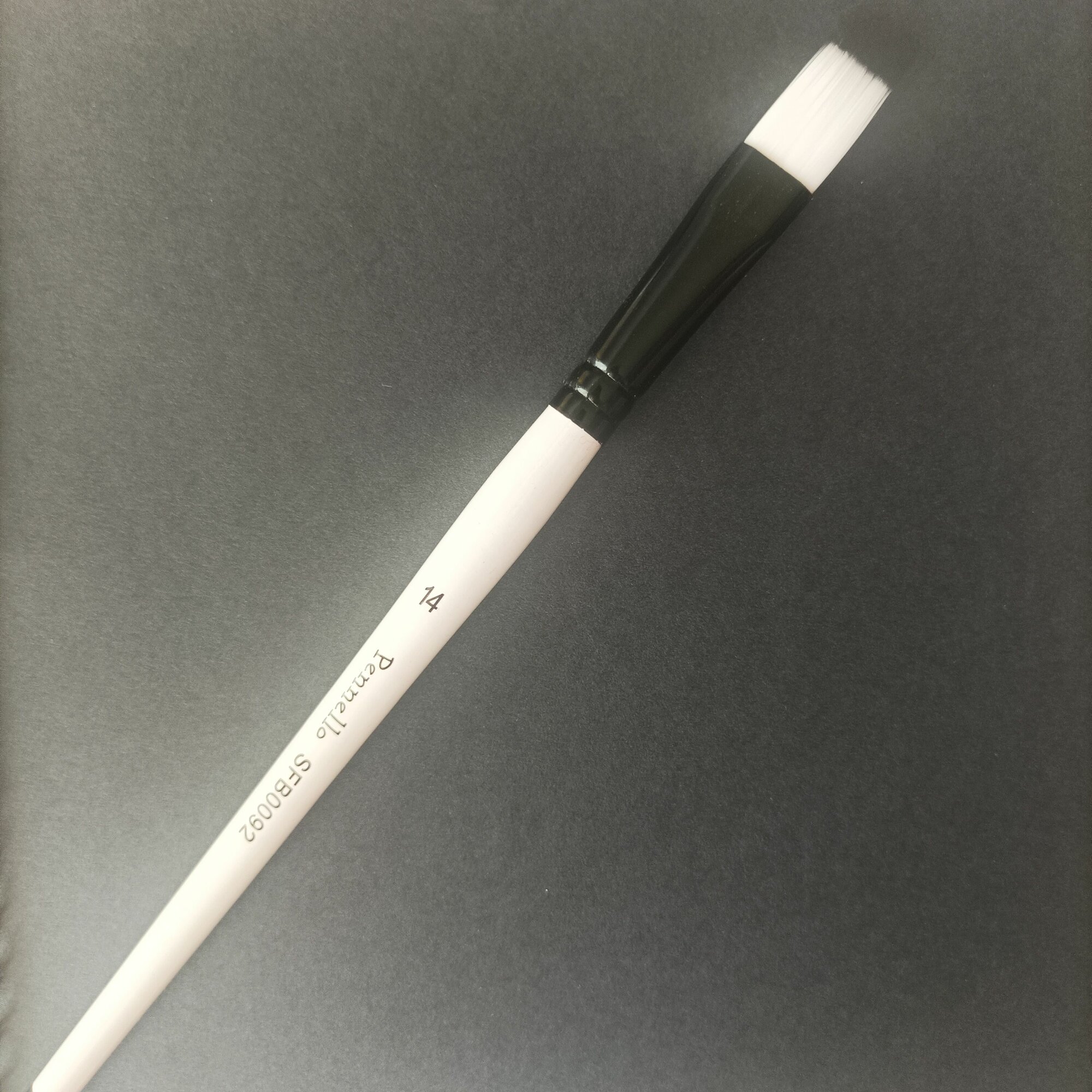 Кисть синтетика жесткая Pennelo плоская N 14 короткая ручка