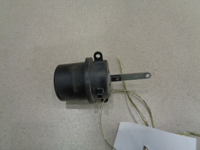 Моторчик заслонки отопителя вакуумный от Ford Escape 2000-2006