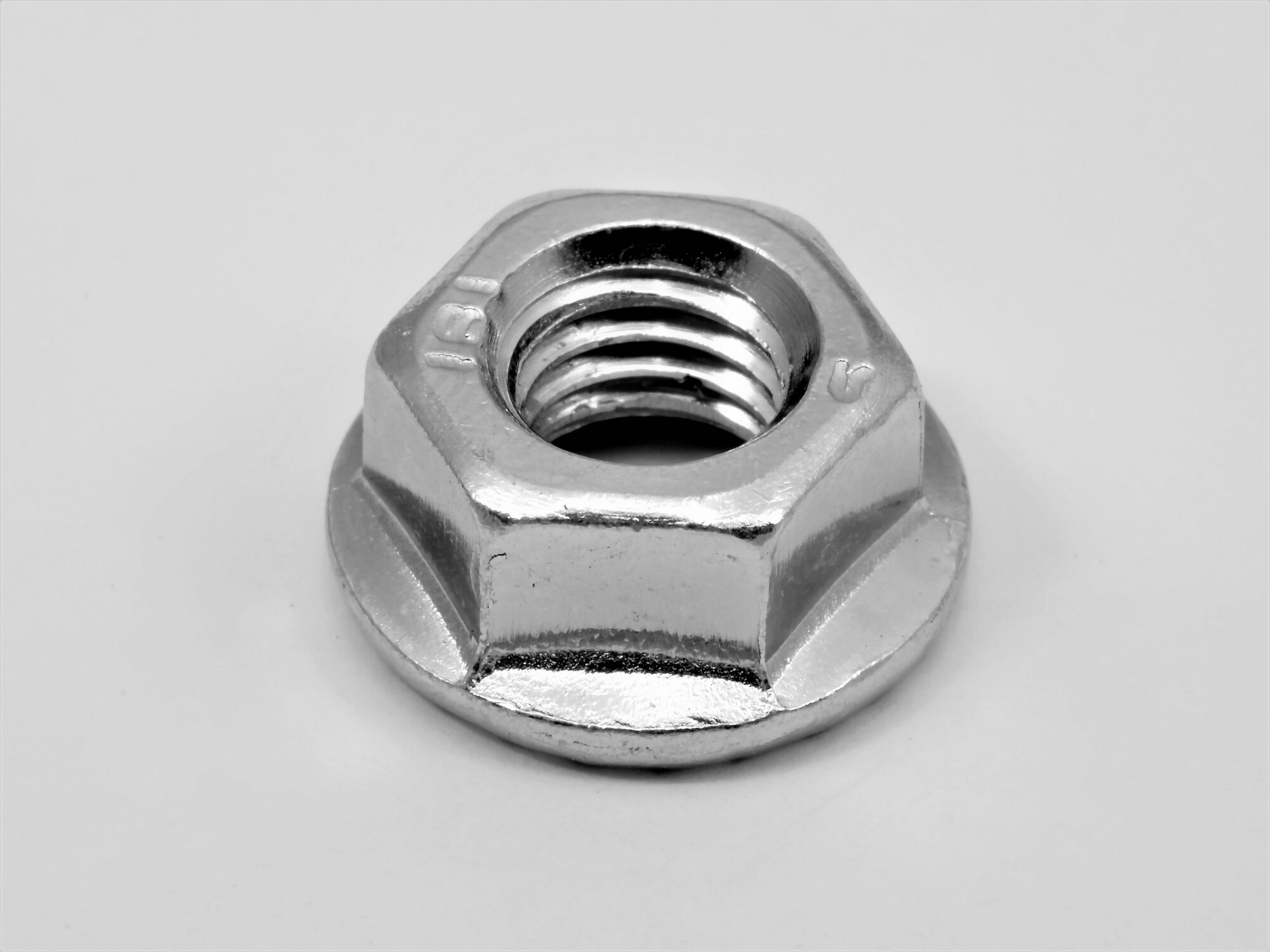 Гайка шестигранная с фланцем М8 DIN 6923, D42 / 25 шт / соберизавод