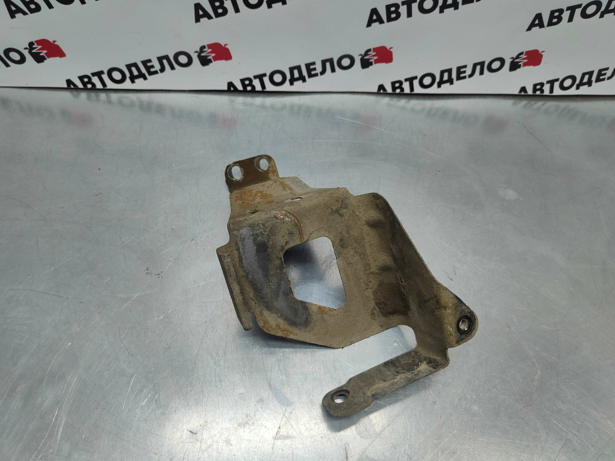 Кронштейн Mazda Capella GV8W 1995 г.в