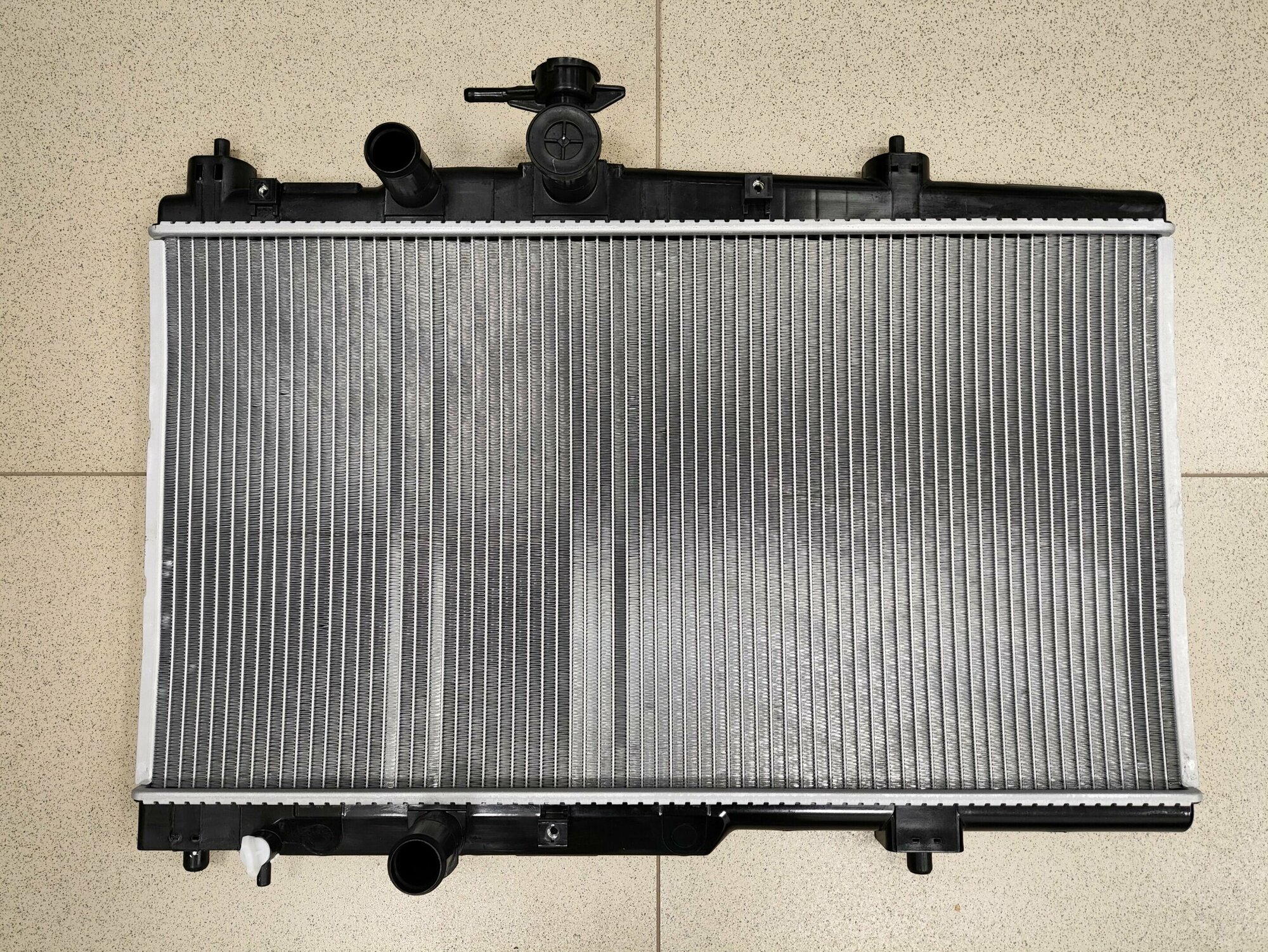 Радиатор охлаждения под 1 вентилятор FAW Geely MK [1.5 16V 5MT седан]