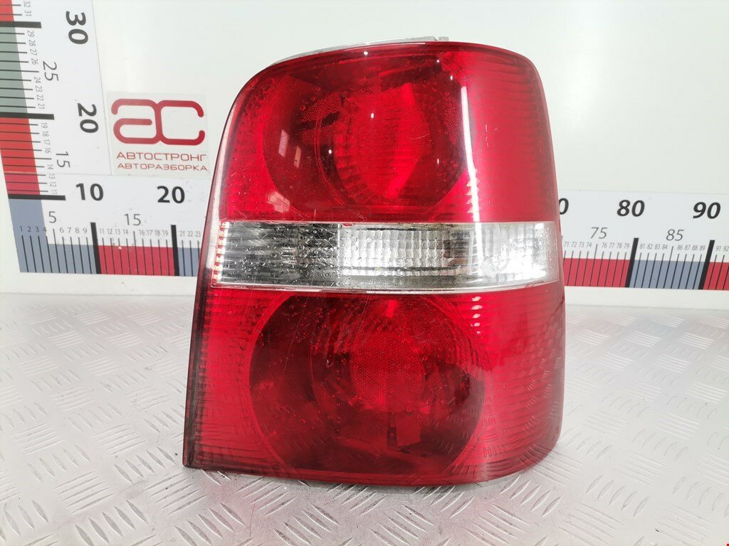 Фонарь задний правый Volkswagen Touran 1 1T0945096G арт. 1630592