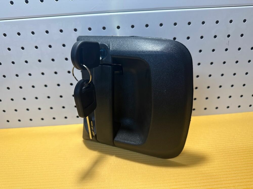 Ручка дверная правая с ключами для MAN TGS TGX TGA TGL TGM (МАН)