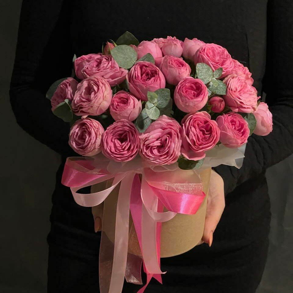 Цветочная композиция "VIP розы с эвкалиптом" от Flowers Emily