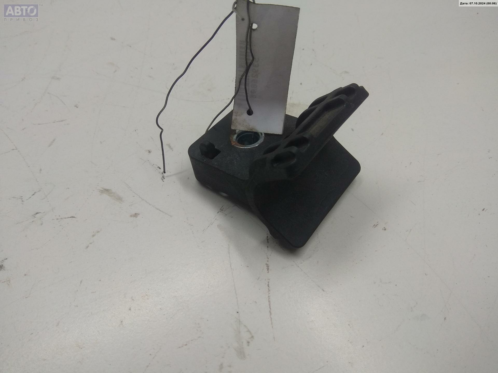 Кронштейн радиатора Opel Astra J (2009-2015)